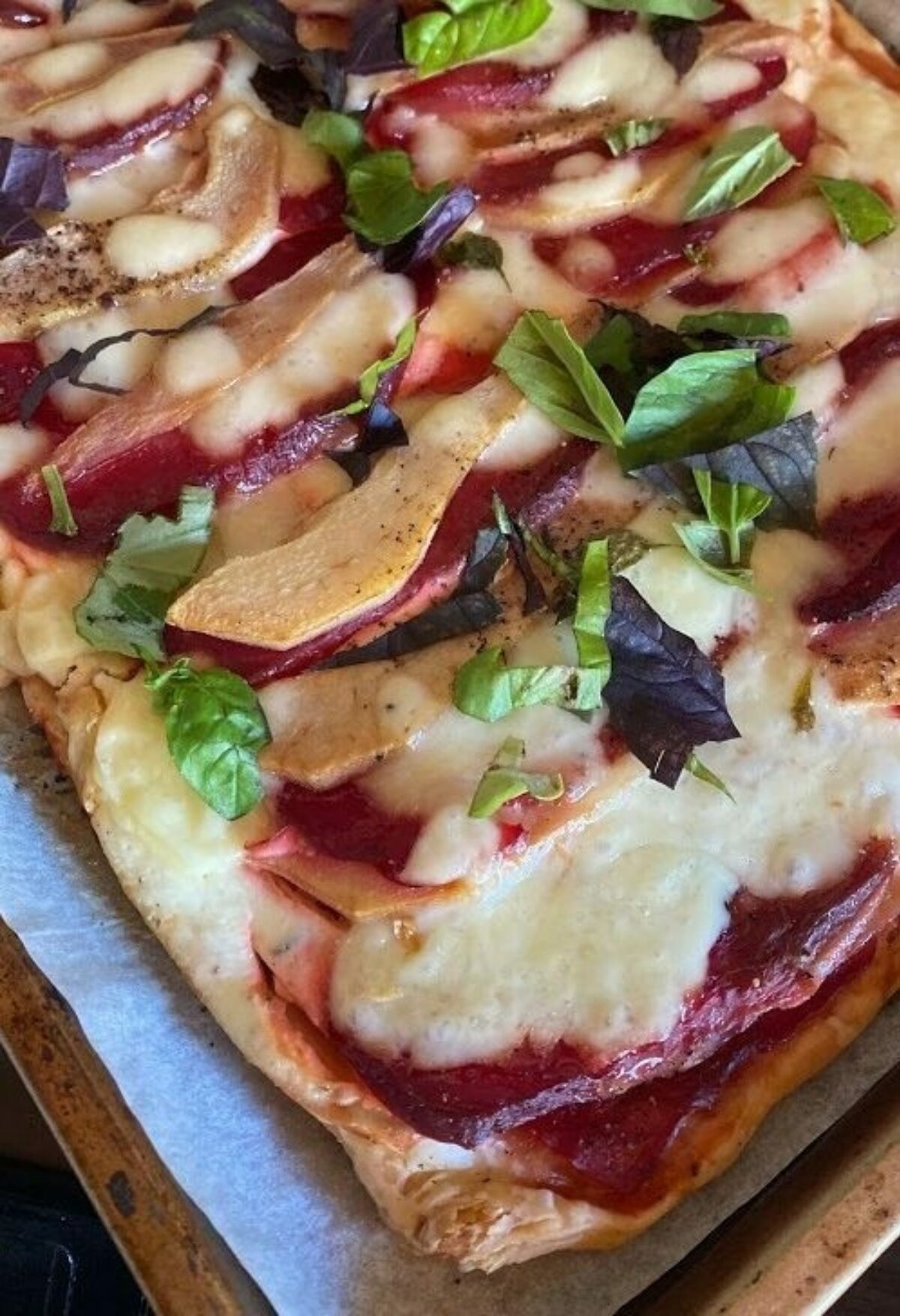 Recipe: Beet plate pie with pear and sheep cheese | VVV Texel